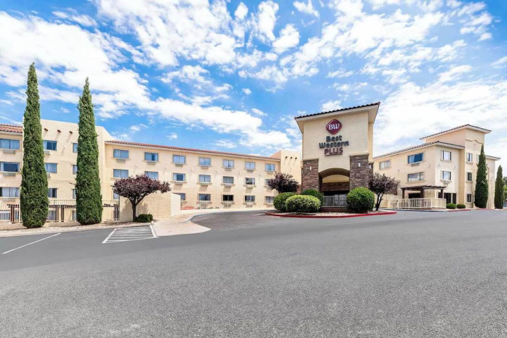 Close To Lake Powell + Free Breakfast. Pool. Gym. - Page, AZ