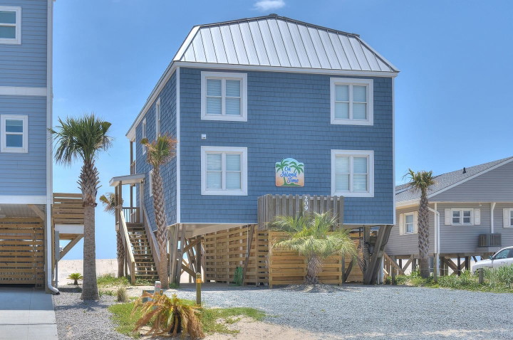 On Island Time: Oceanfront, Hot Tub, Dog Friendly - Holden Beach, NC