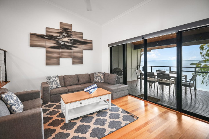 Stunning Views Await In This 2 Bedroom Apartment - Hamilton Island
