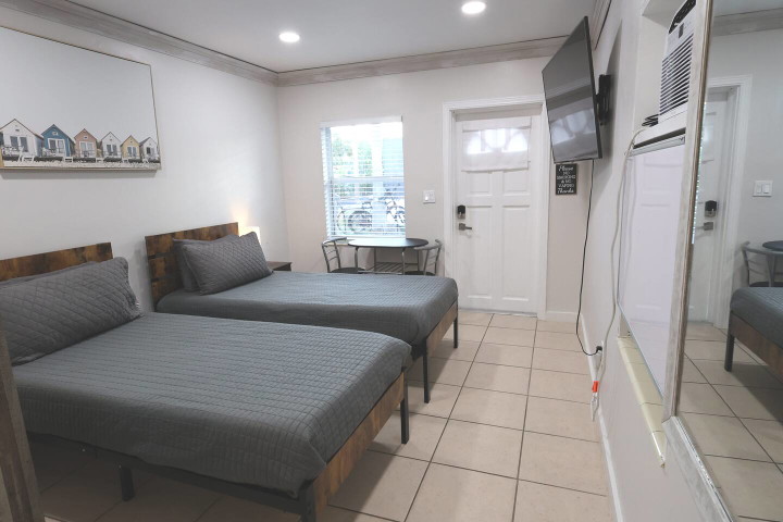 Modern Guest Suite With Adorable Outdoor Lounge! - Florida