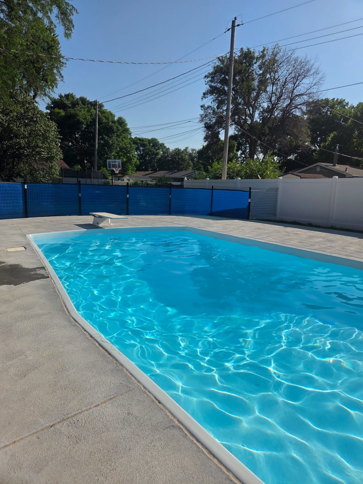 The Red House In Kearney W/ Seasonal Pool - Kearney, NE