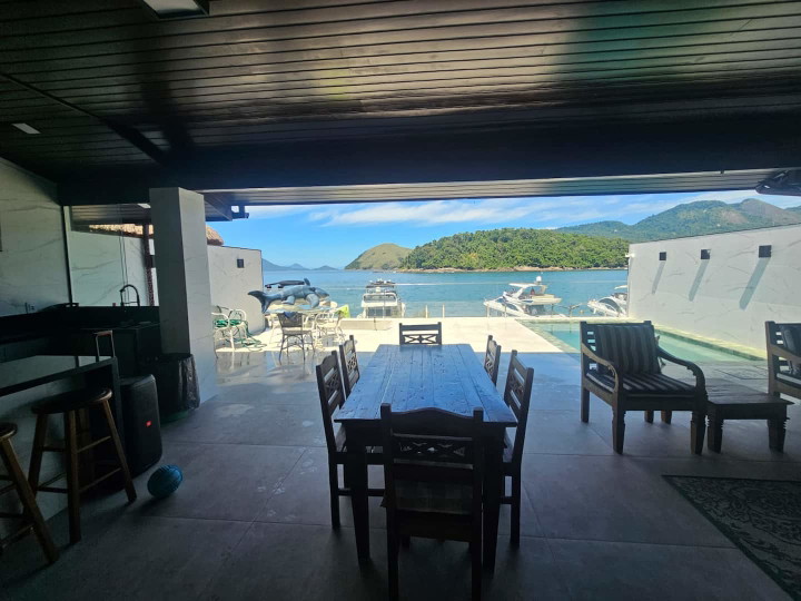 Condomínio Fechado, Frontal Mar, 5 Qtos, Piscina. - Angra dos Reis