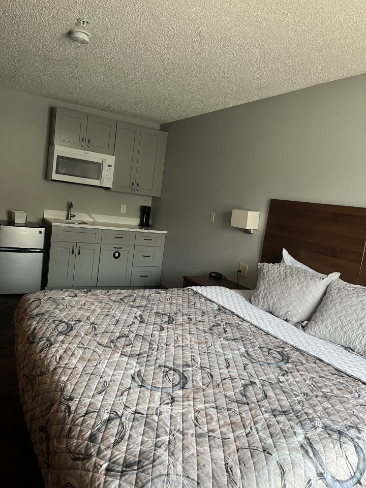 King Deluxe Kitchenette. - Lincoln, NE