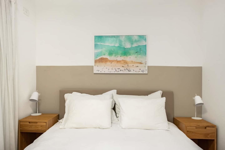 Upscale Furnished 1br 68 Sqm |Balcony|parking|gym - Tel Aviv-Yafo