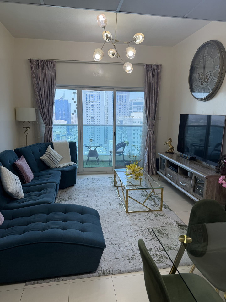 One Bedroom Seaview In Heart Of City With Parking - Ajman