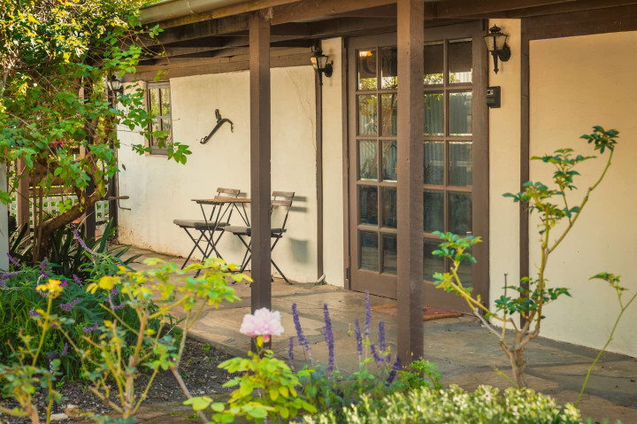 Terra Firma - 1850s Floral Cottage - McLaren Vale
