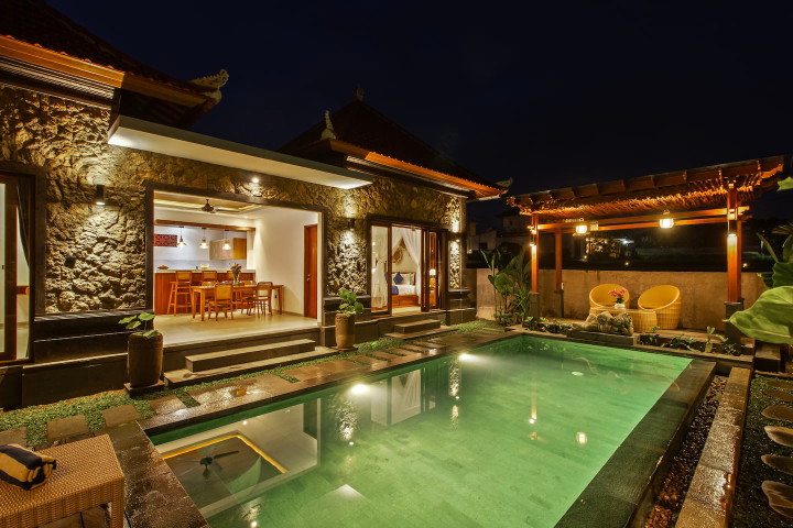 Yellow Bee Buddha - Two Luxury Beds - Indonézia