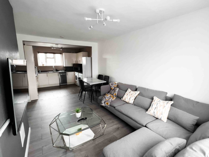 3 Br W/great Links To Central London &Free Parking - London