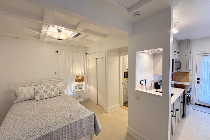 Hayward Hideaway: Modern Garden Cottage - Springfield, OR