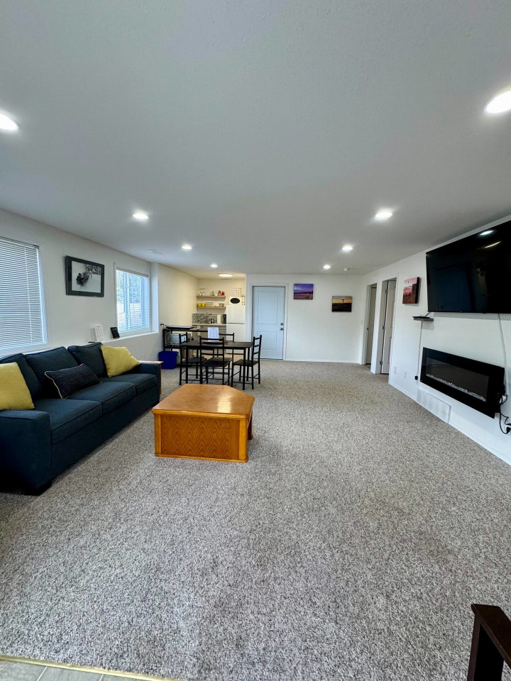 Place To Be In Sunny Salmon Arm! - Salmon Arm