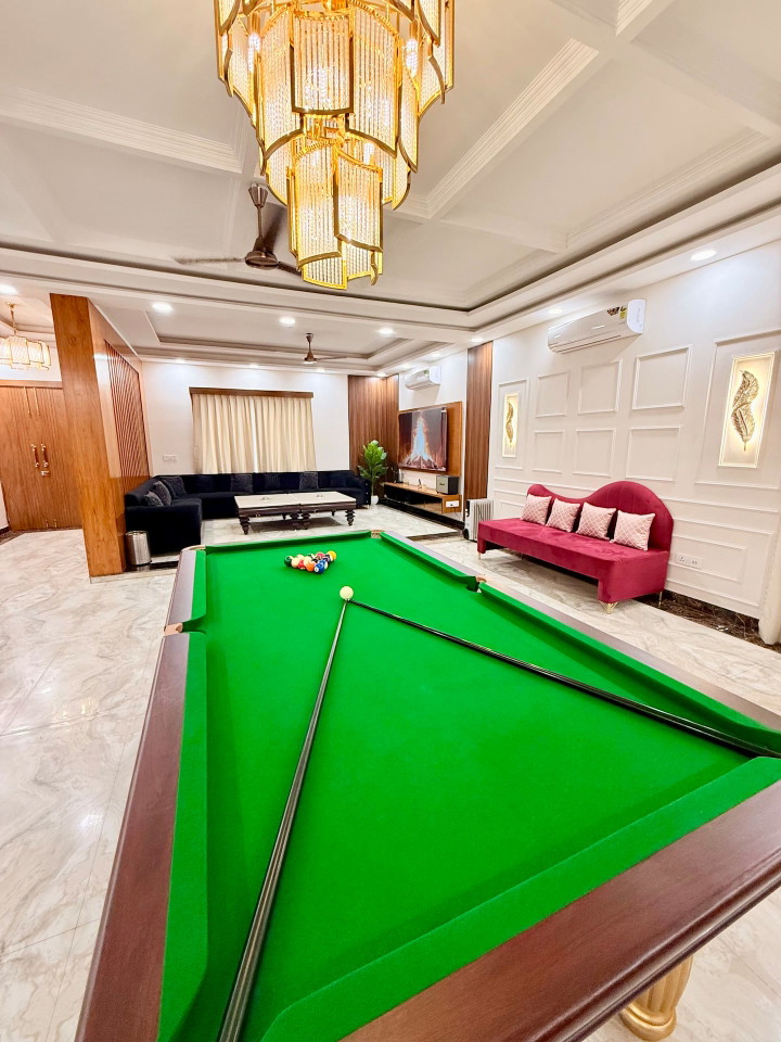 The Oberon | Luxury Stay  Jacuzzi  Pool Table - Faridabad