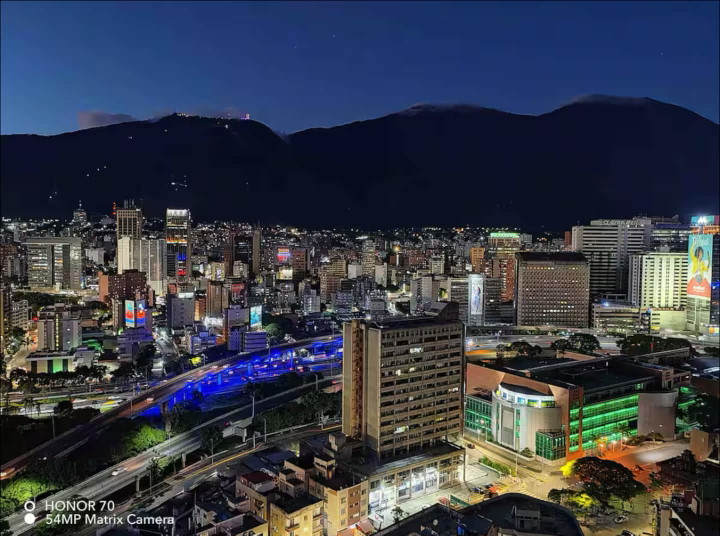 Apto Con Vista Al ÁVila, Excelente Ubicación - Caracas