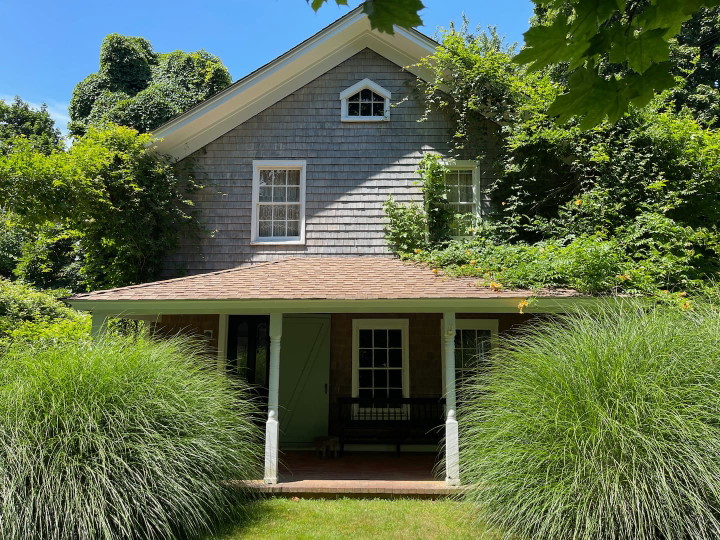 Designer Renovated Farmhouse With Pool - Shelter Island, NY