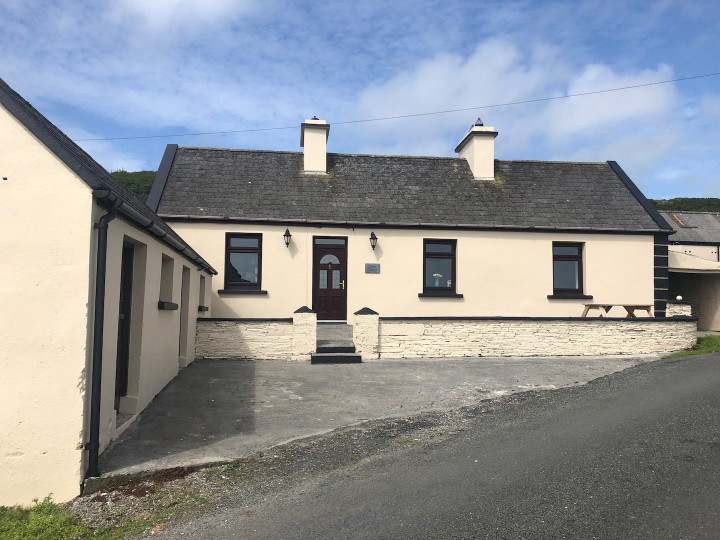 Tom's Cottage - Moher, Liscannor - Clare County