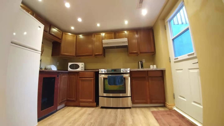 Modern Private Suite | Near Yyz Free Parking &Wifi - Brampton