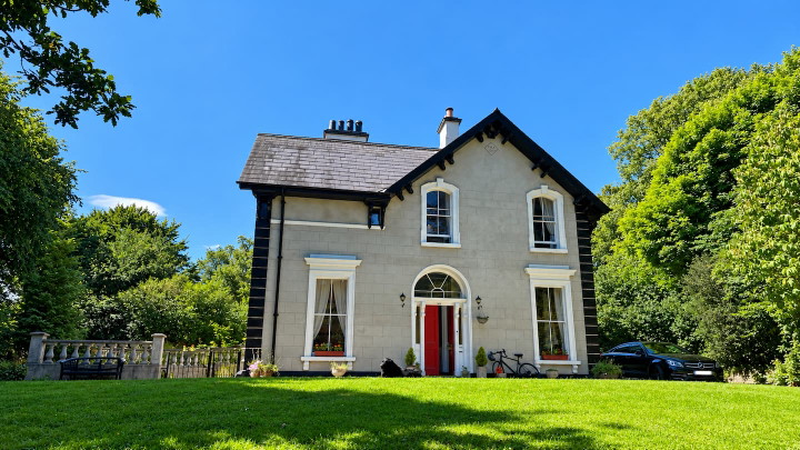 Fabulous 6-bed Victorian Period House, Sleeps 12 - County Donegal, Ireland