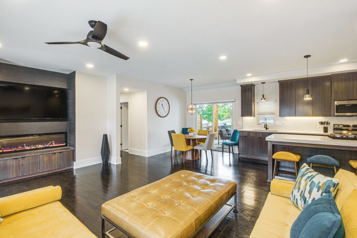 Stylish & Modern Lenexa Haven W/ Fire Pit & Deck! - Olathe, KS