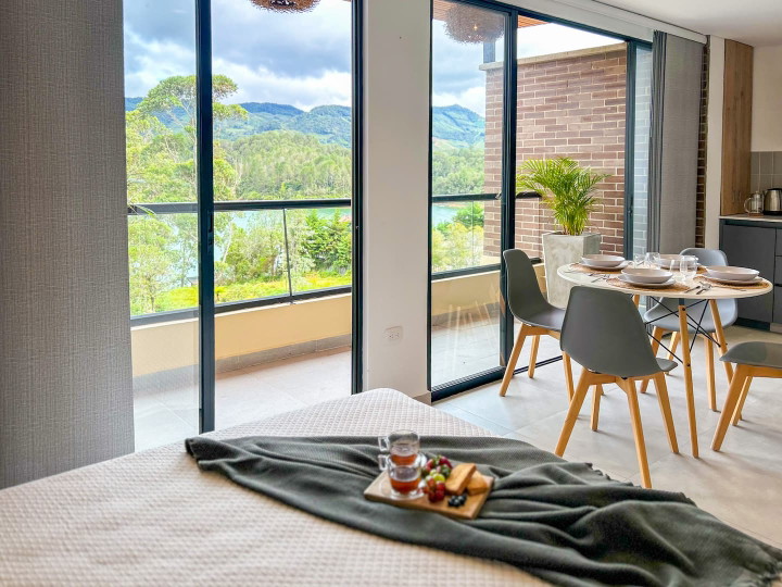 Apartamento Con Amplio Balcón Hacia La Represa - Guatape