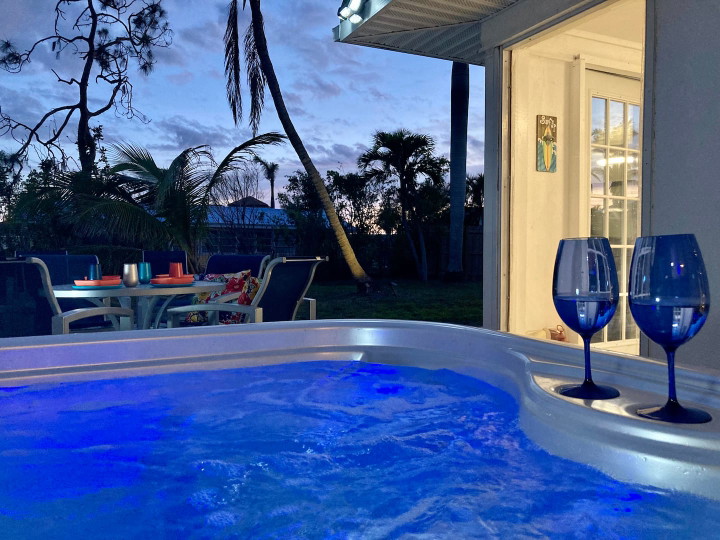 Dolphin Shores Beach House - Sanibel Island, FL