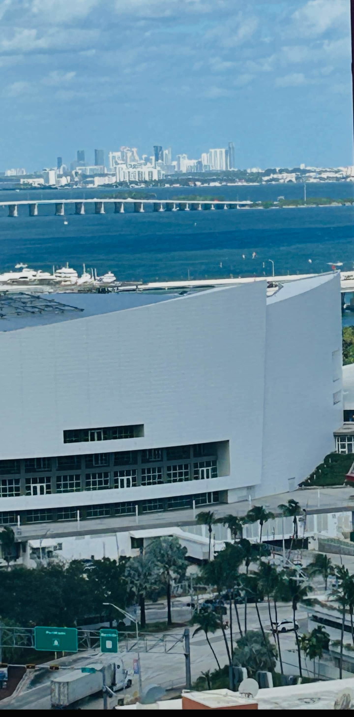 Wow Location! Bay & Downtown Views -Free Parking - Miami