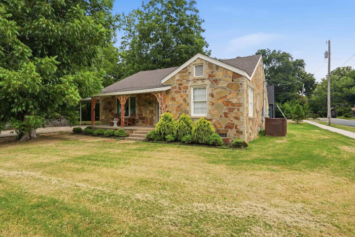 Respite Cottage - Front Porch - Sunroom - 1 Mi Uca - Conway, AR