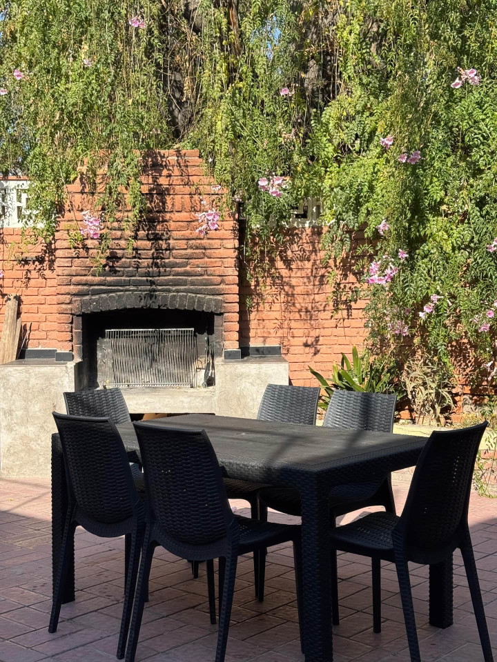 Spacious Stay|patio,bbq,top Location 24/7 King Bed - Argentine