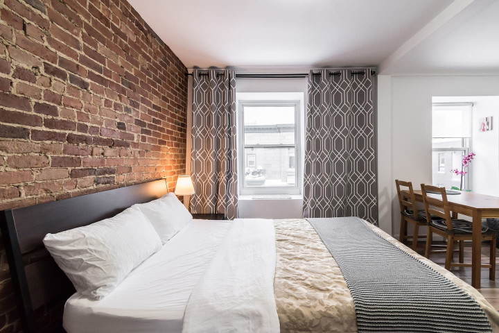 Studio Pedestrian Street 203 Rue Prince Arthur Est - Montreal