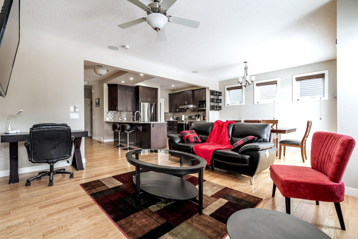 ️Peaceful 3br, Ac, Playground , On Green, Trails️ - Alberta