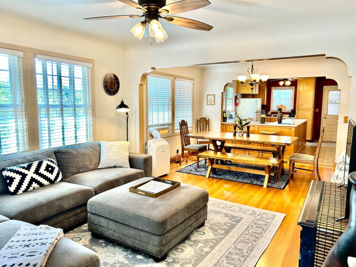 Downtown Spacious 5 Br Mountain Retreat Cozy Home - Mount Shasta, CA