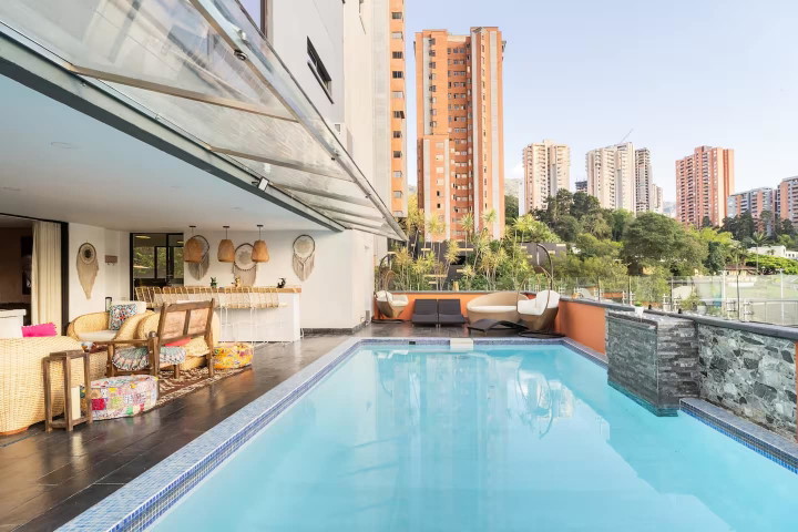 Penthouse In Poblado With Private Pool - Medellín