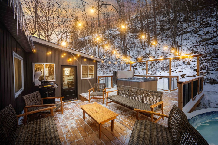 Lakefront Cabin W Hottub, Sauna, Near Sir Sam Ski! - Ontario