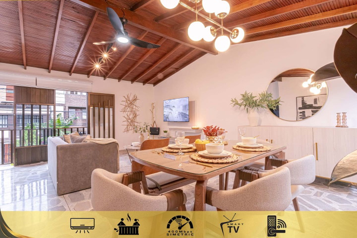 Casa Bonita | Ac, Hot Tub & Walkable Laureles - Medellín