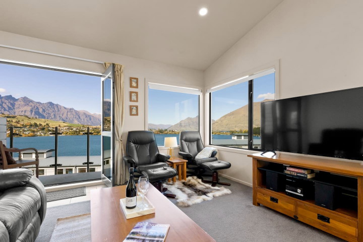 Scenic And Relaxing Lakefront Apartment - Queenstown