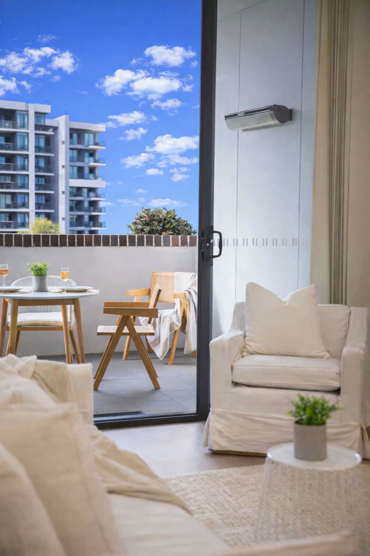 Central Apt W/ King Bed | Pool | Walk To Beach - Wollongong