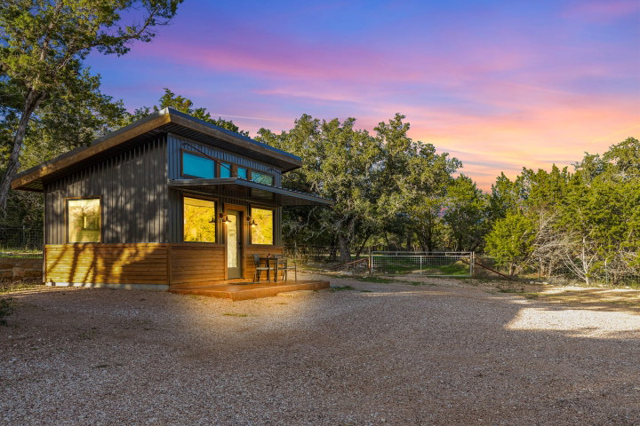 Green Acres King Cottages At 7a - Wimberley, TX