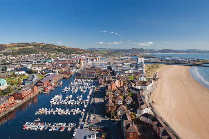 Ground Floor Beach Front Apartment - Swansea, UK