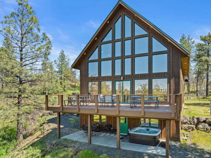 Tranquil Country Lodge Getaway With Hot Tub! - State of Washington