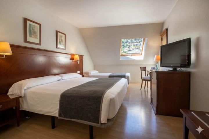 Escaldes Tpl Room. Steps To Caldea Spa & Slopes - Andorra