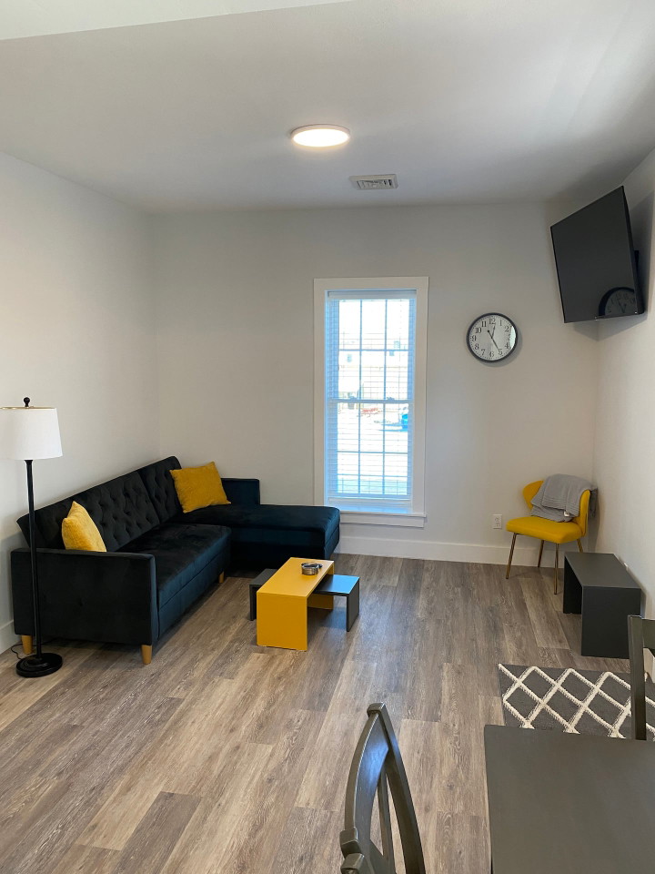 The Lab! Come Stay In Our Brand New Space. - Carbondale, IL