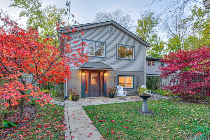 Riverfront~hottub~walk To Butler~spacious~unique - Indianapolis, IN