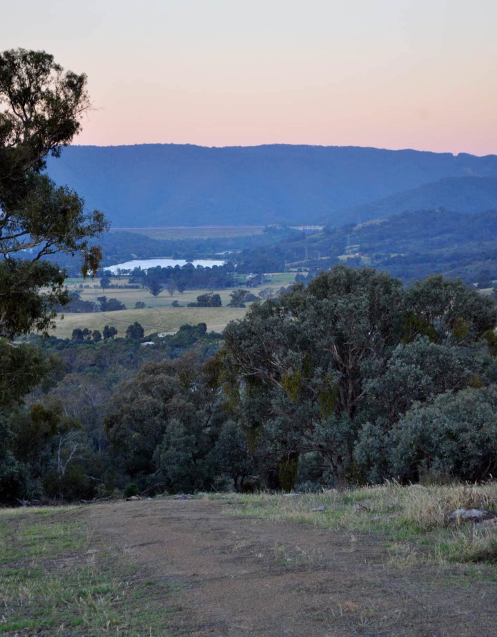 Views And Privacy On 100 Acres - Lodge Style Stay - Eildon