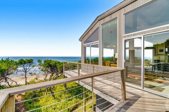 Spacious 3br Oceanfront Dog Friendly | Deck - Newport, OR
