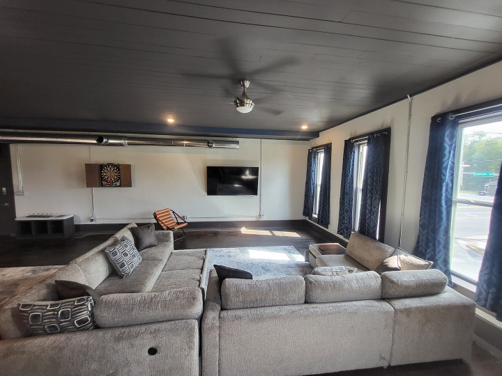 Loft Apartment Close To Downtown Terre Haute. - Terre Haute, IN