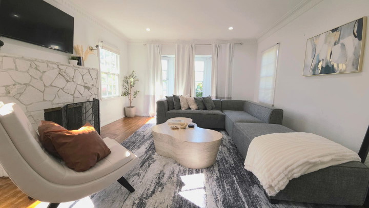 Recently Remodeled Centrally Located Sunlit Home - Hollywood, CA