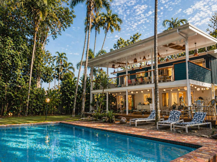 Artists' Beach House, On The Beach Path - Port Douglas
