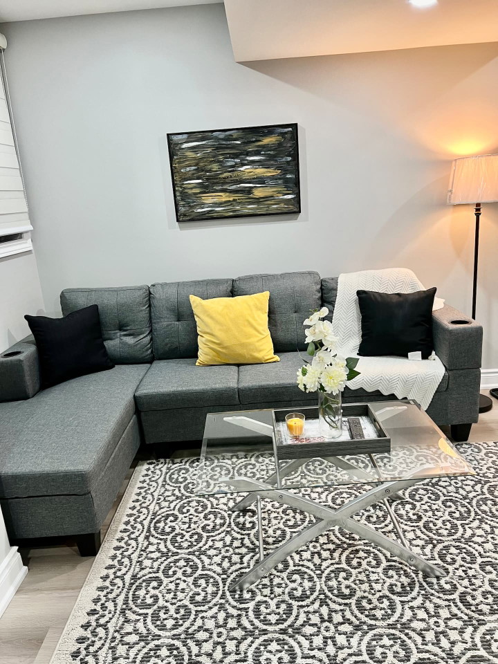 Cozy 2 Bedroom Basement, 2 Queen Beds, 2 Parkings. - Burlington
