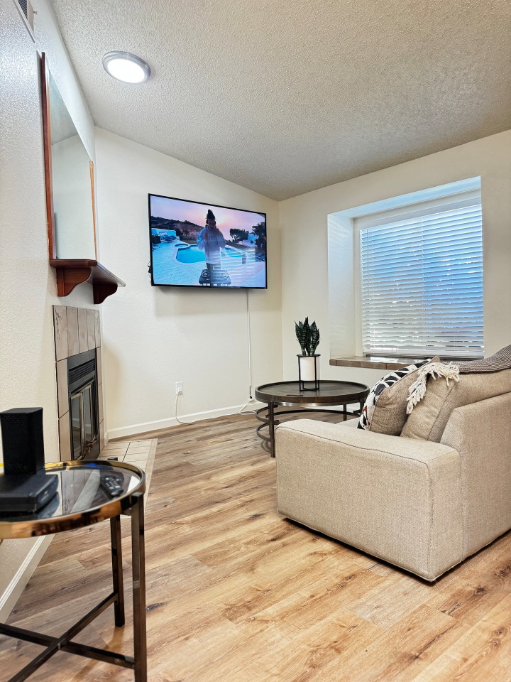 Charming 1 Bedroom Condominium - Bakersfield, CA