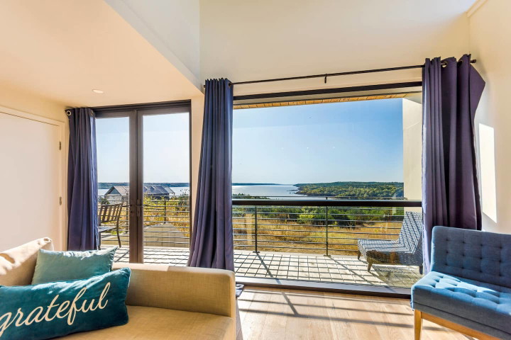 Suite 1 - Blue Vista Inspiring Lakefront Retreat - Kansas (State)