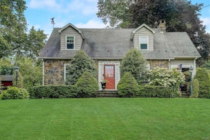 Beautiful Stone House In Pastoral Riverside Town - Lake Warren, PA