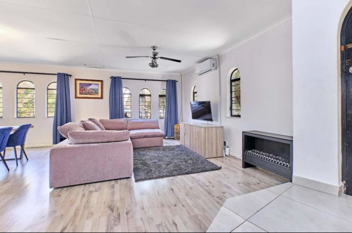 Tranquil 4 Bed 3 Bath Family Home With A Hot Tub. - South Africa